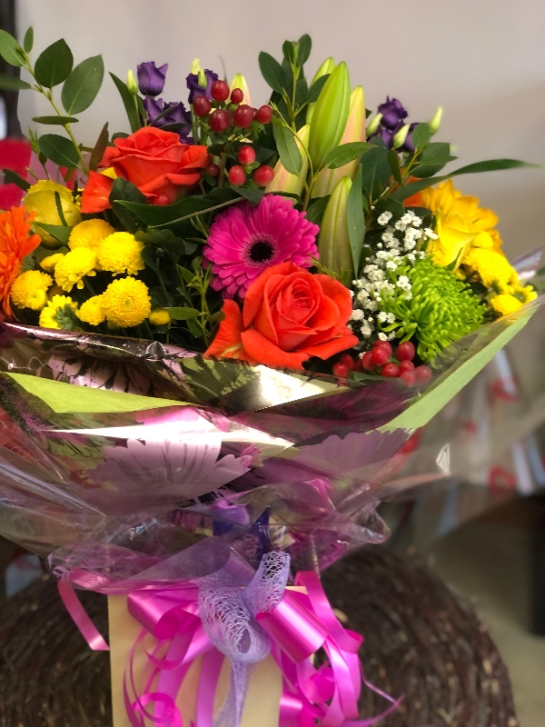 Luxury Vibrant bouquet – buy online or call 07712677882